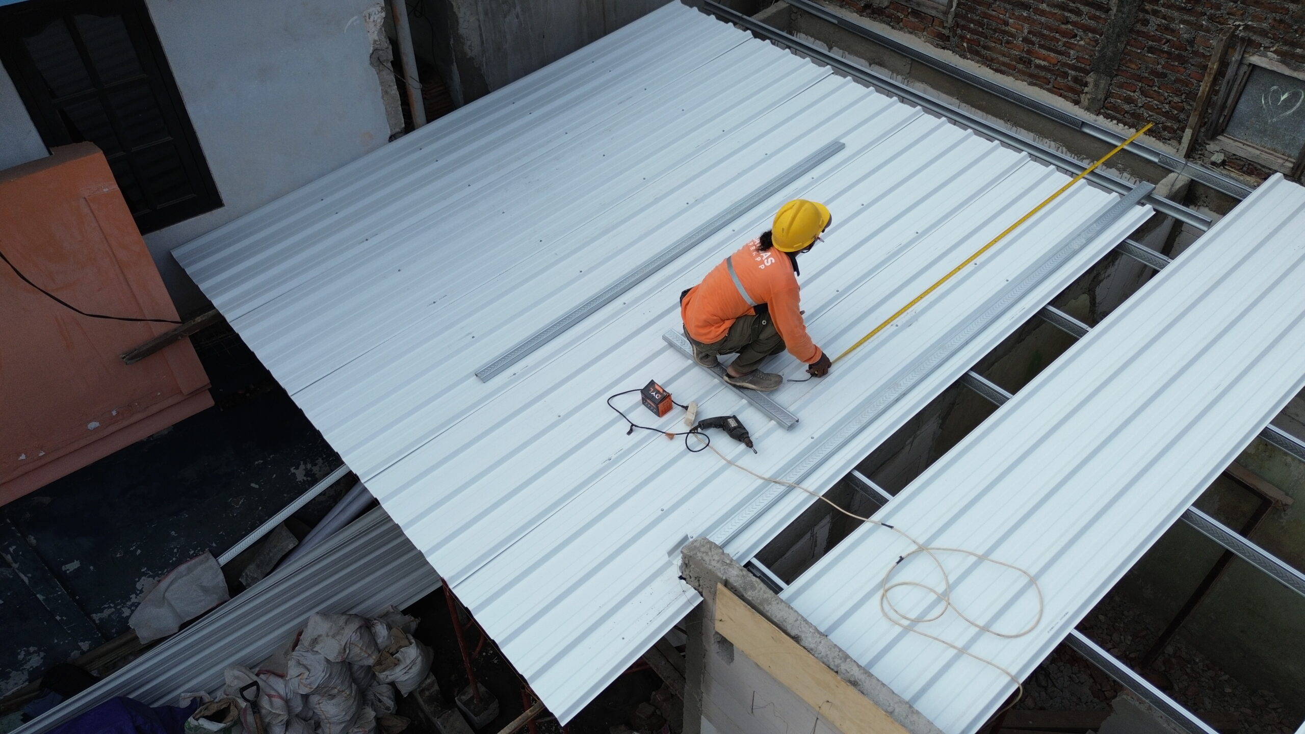 Cara Pasang Atap UPVC yang Benar: Jarak Gording & Baut - DR.SHIELD